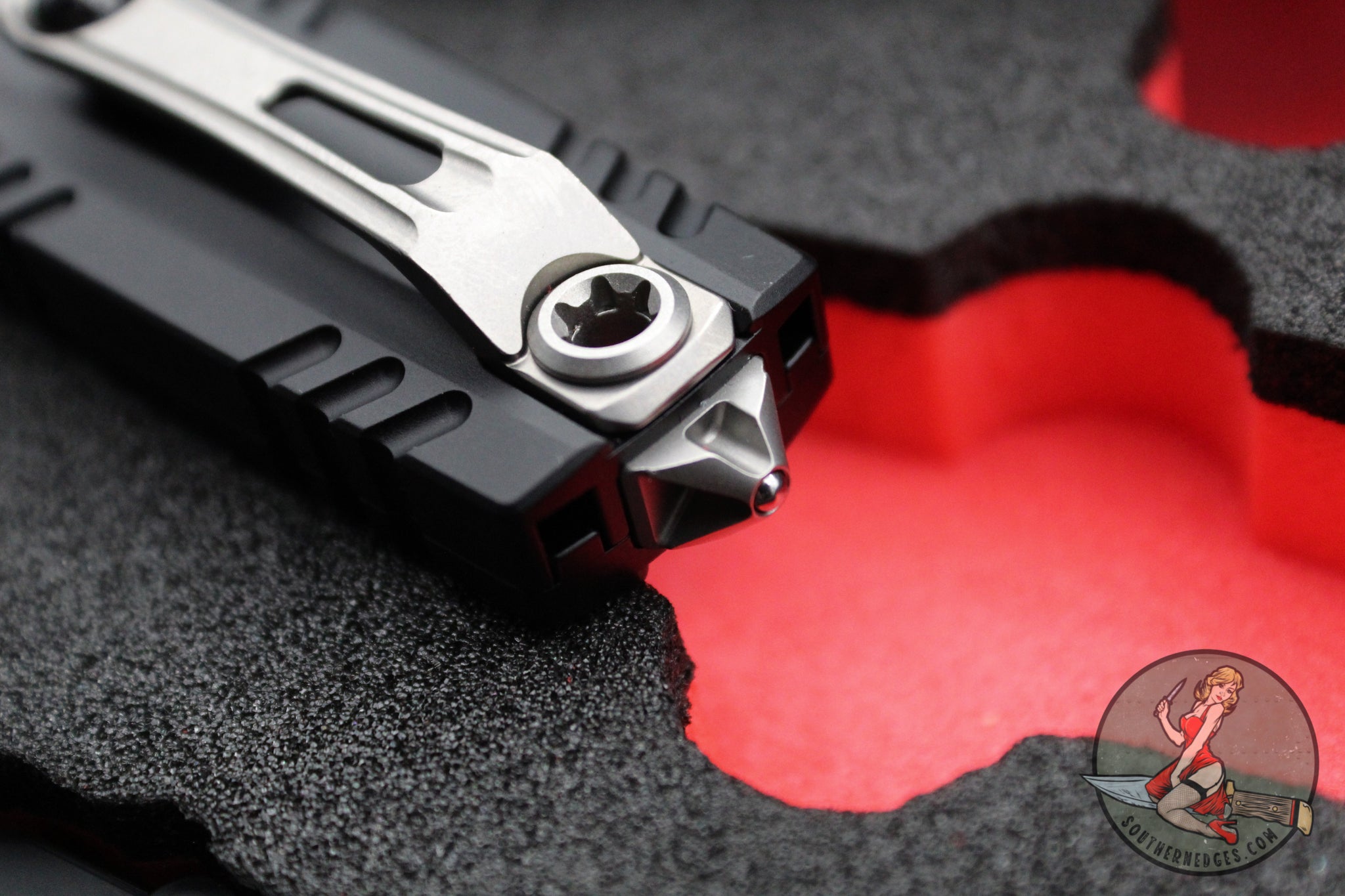 Microtech Surefire Collaboration Set- Luminary OTF And Stiletto Pro II ...