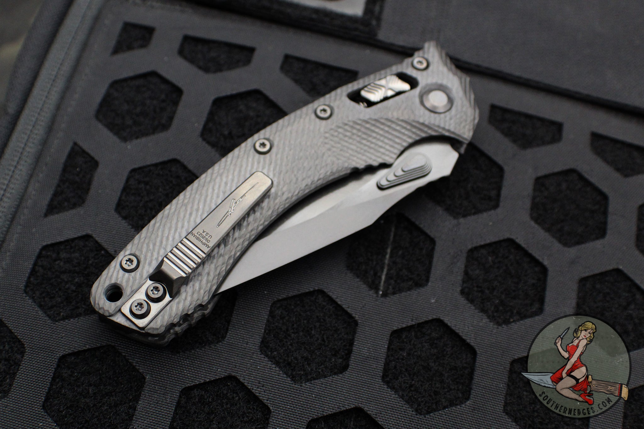 Microtech Knives- Amphibian Ram-Lok Folder- Fluted Carbon Fiber Handle ...
